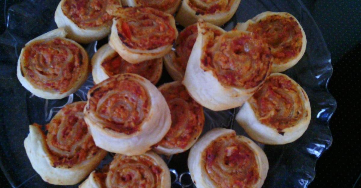 Pizza-Schnecken (Blätterteig) von happy77. Ein Thermomix® Rezept aus ...