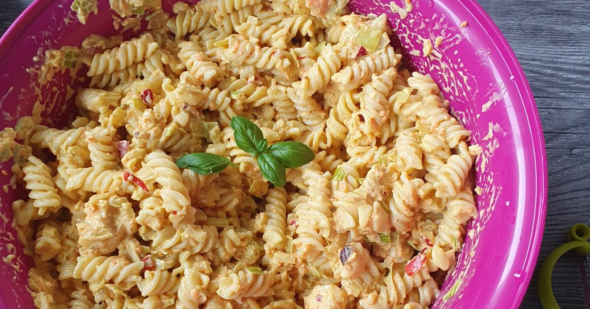Glücksmixer Curry-Nudelsalat mit Käse von Glücksmixer Tanja Hübner. Ein ...