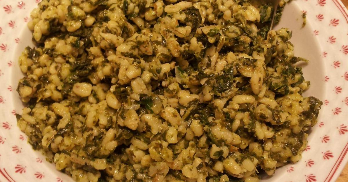 Spinat Eblysotto; Ebly (Weizen) Topf mit Spinat und Kräuter Creme ...